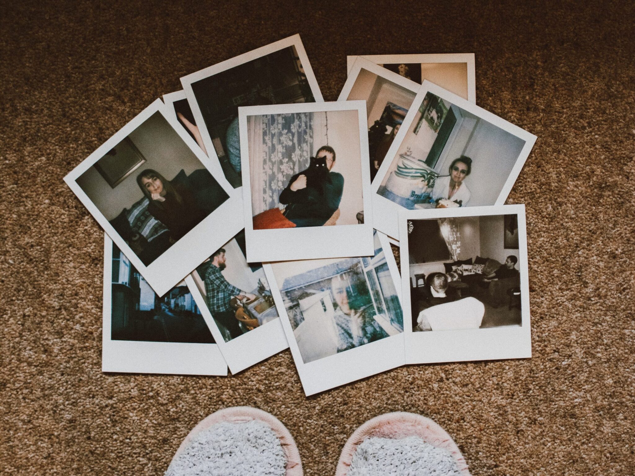 How Big Are Polaroid Pictures? (Photo Sizes) – FastFrame